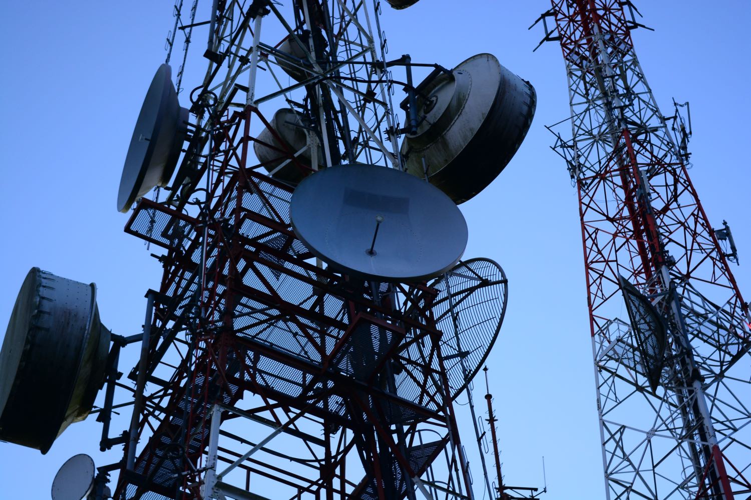 Operación y mantenimiento en equipo y servicios para telecomunicaciones ...